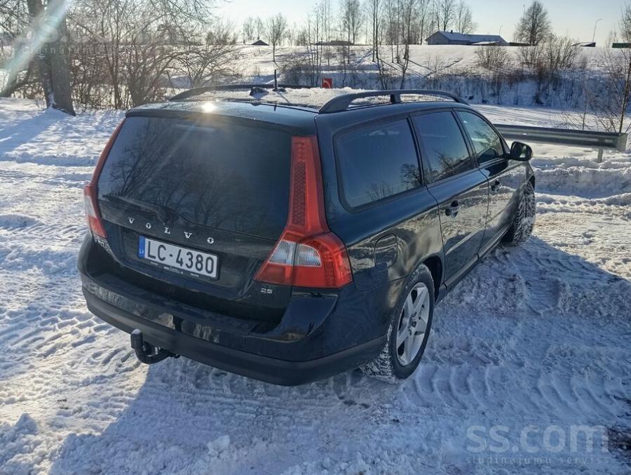 Melns Volvo V70 2008 Rīga, ar dzinēja tilpumu 2.50 L un nobraukumu 375 tūkst. km par 2290 €, foto 4 vietnē AUTOMOTO.COM.LV