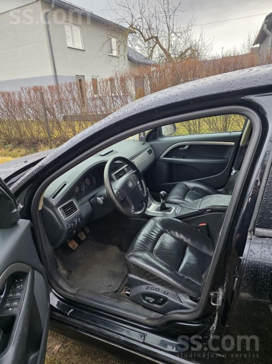 Melns Volvo V70 2008 Preiļi, ar dzinēja tilpumu 2.40 L un nobraukumu 393 tūkst. km par 2900 €, foto 6 vietnē AUTOMOTO.COM.LV