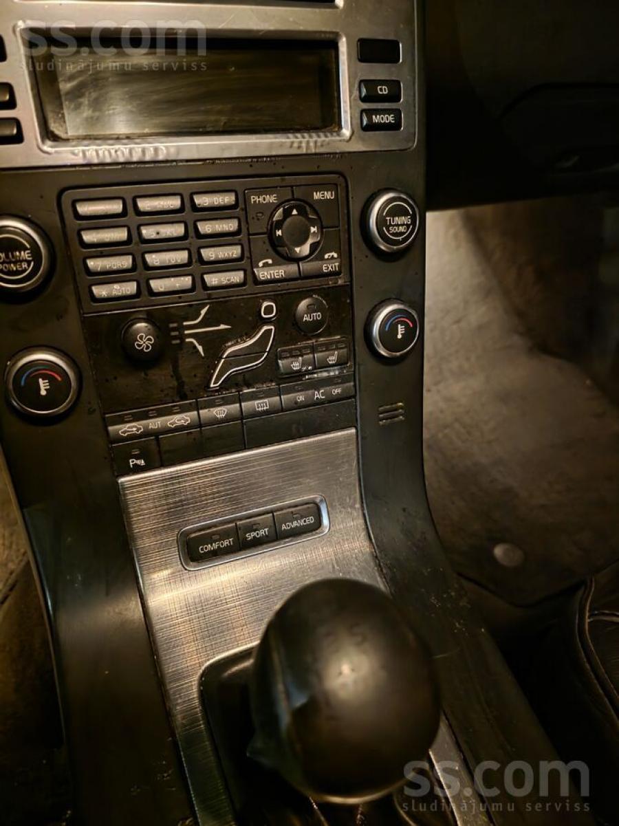 Melns Volvo V70 2008 Preiļi, ar dzinēja tilpumu 2.40 L un nobraukumu 393 tūkst. km par 2900 €, foto 7 vietnē AUTOMOTO.COM.LV