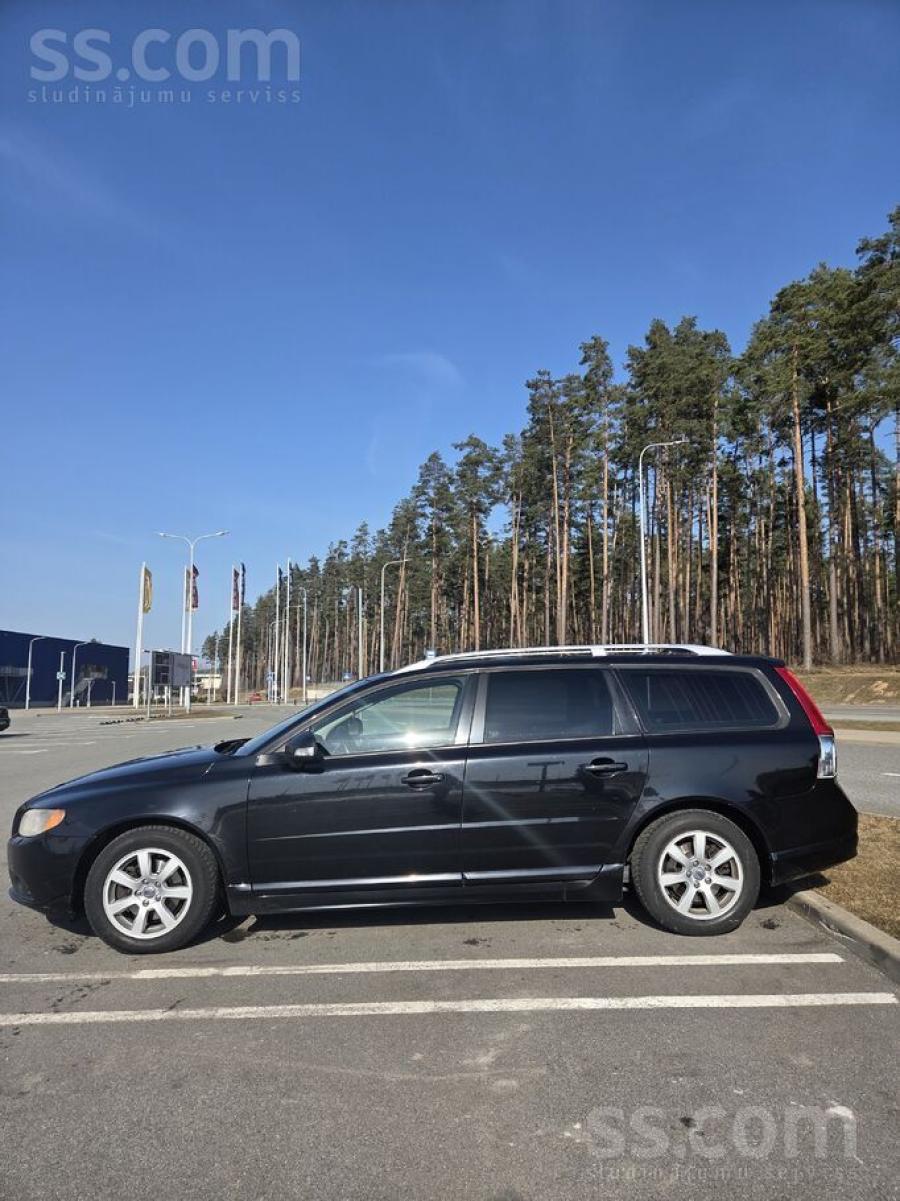 Melns Volvo V70 2008 Rīga, ar dzinēja tilpumu 2.00 L un nobraukumu 390 tūkst. km par 2700 €, foto 4 vietnē AUTOMOTO.COM.LV