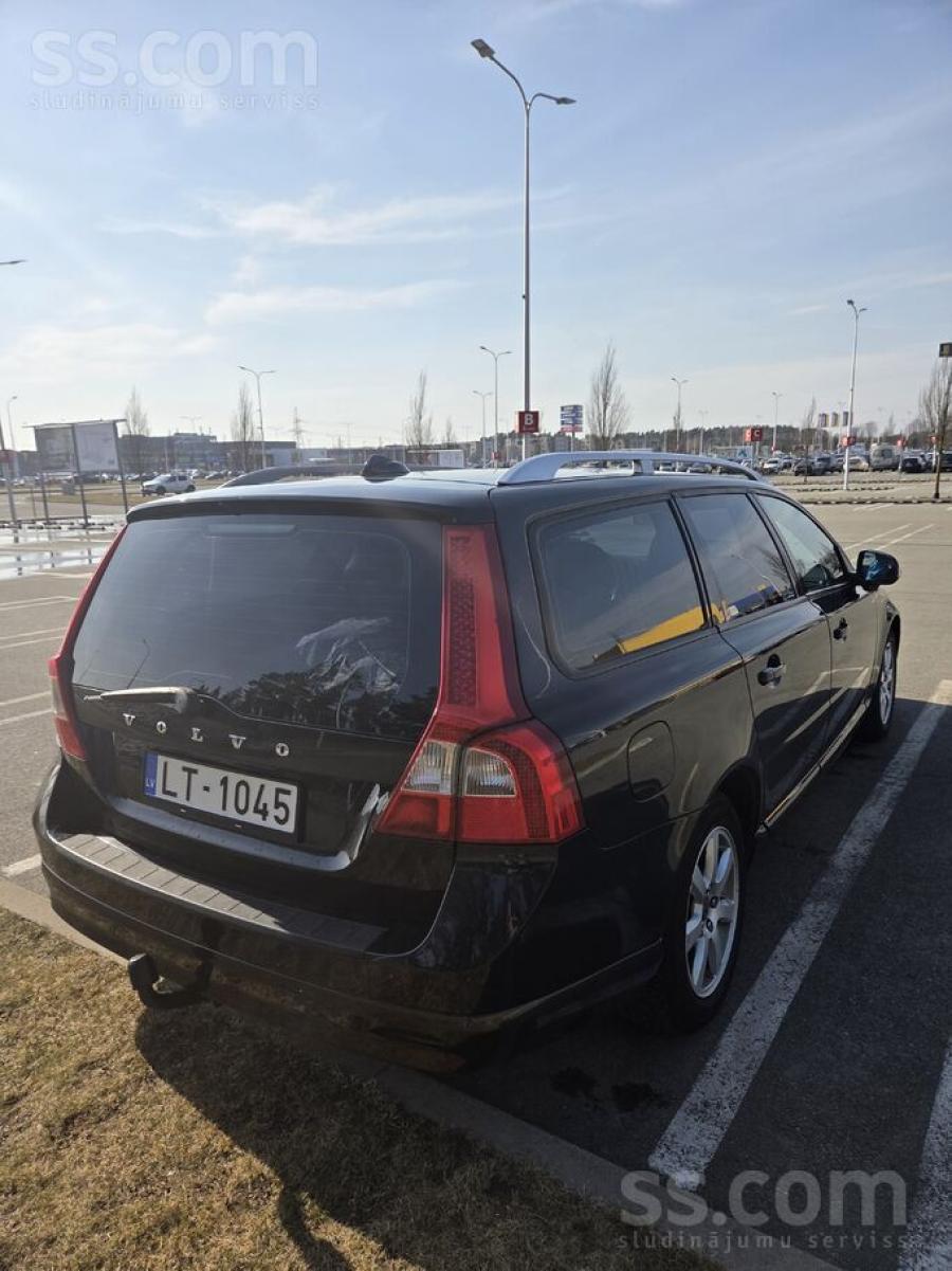 Melns Volvo V70 2008 Rīga, ar dzinēja tilpumu 2.00 L un nobraukumu 390 tūkst. km par 2700 €, foto 6 vietnē AUTOMOTO.COM.LV