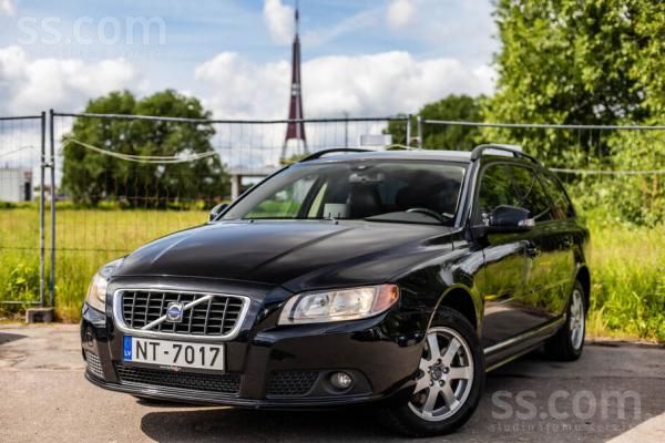 Black Volvo V70 2008 in Riga, with an engine capacity of 2.40 L and mileage of 308 thousand km for 4990 €, photo 1 on AUTOMOTO.COM.LV