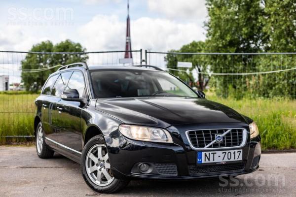 Black Volvo V70 2008 in Riga, with an engine capacity of 2.40 L and mileage of 308 thousand km for 4990 €, photo 2 on AUTOMOTO.COM.LV
