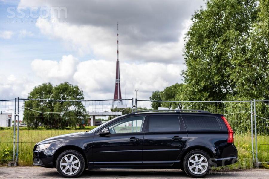Melns Volvo V70 2008 Rīga, ar dzinēja tilpumu 2.40 L un nobraukumu 308 tūkst. km par 4990 €, foto 5 vietnē AUTOMOTO.COM.LV