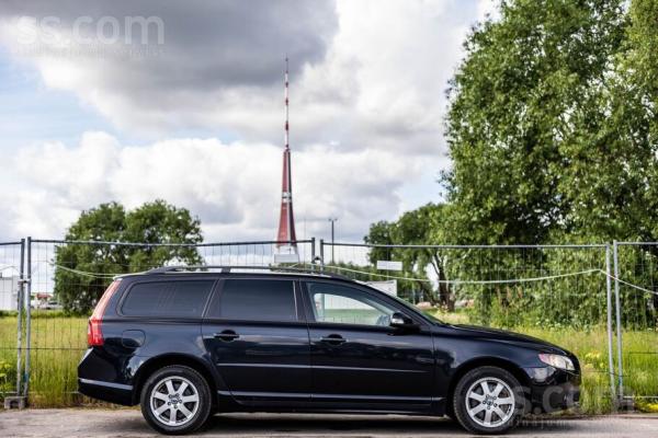 Black Volvo V70 2008 in Riga, with an engine capacity of 2.40 L and mileage of 308 thousand km for 4990 €, photo 5 on AUTOMOTO.COM.LV