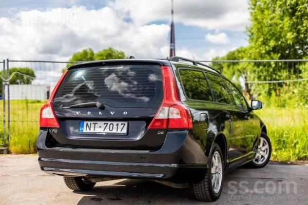 Black Volvo V70 2008 in Riga, with an engine capacity of 2.40 L and mileage of 308 thousand km for 4990 €, photo 7 on AUTOMOTO.COM.LV