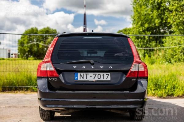 Black Volvo V70 2008 in Riga, with an engine capacity of 2.40 L and mileage of 308 thousand km for 4990 €, photo 8 on AUTOMOTO.COM.LV