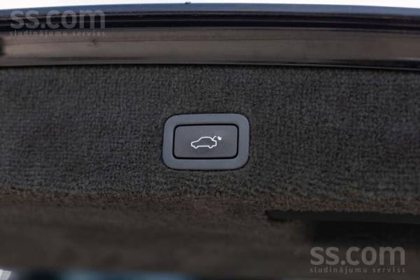 Black Volvo V70 2008 in Riga, with an engine capacity of 2.40 L and mileage of 308 thousand km for 4990 €, photo 10 on AUTOMOTO.COM.LV