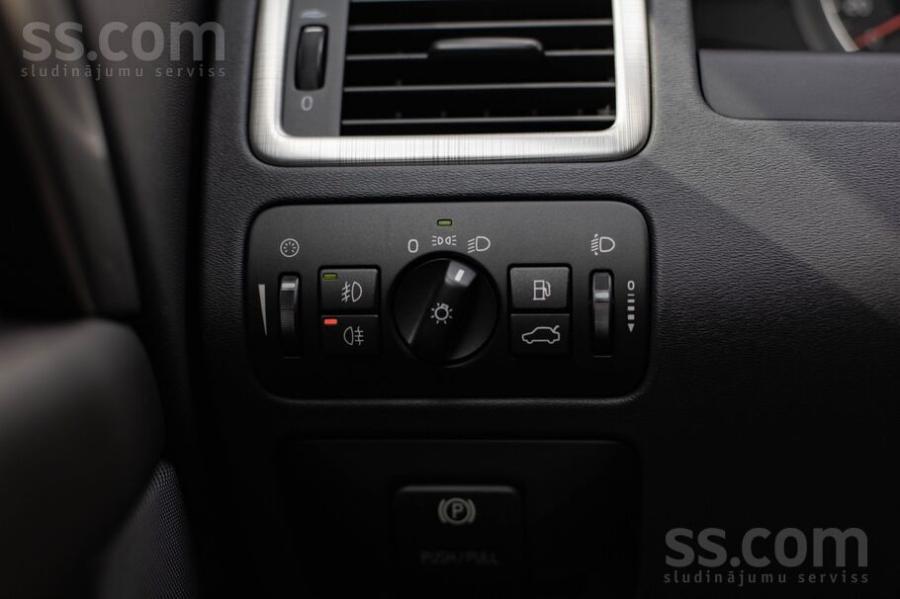 Melns Volvo V70 2008 Rīga, ar dzinēja tilpumu 2.40 L un nobraukumu 308 tūkst. km par 4990 €, foto 16 vietnē AUTOMOTO.COM.LV