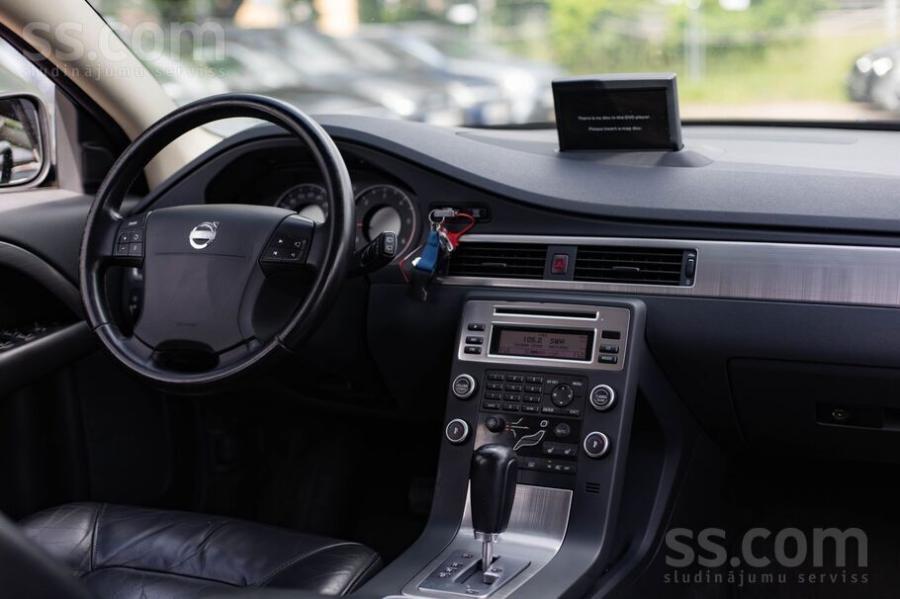 Melns Volvo V70 2008 Rīga, ar dzinēja tilpumu 2.40 L un nobraukumu 308 tūkst. km par 4990 €, foto 23 vietnē AUTOMOTO.COM.LV