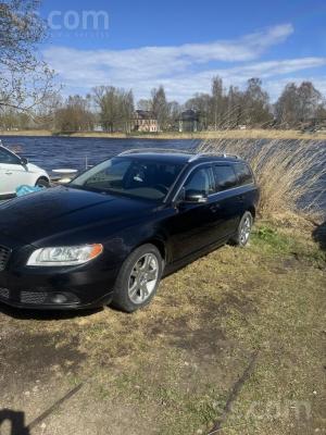 Melns Volvo V70 2008 Rīga, ar dzinēja tilpumu 2.40 L un nobraukumu 488 tūkst. km par 2000 €, foto  vietnē AUTOMOTO.COM.LV