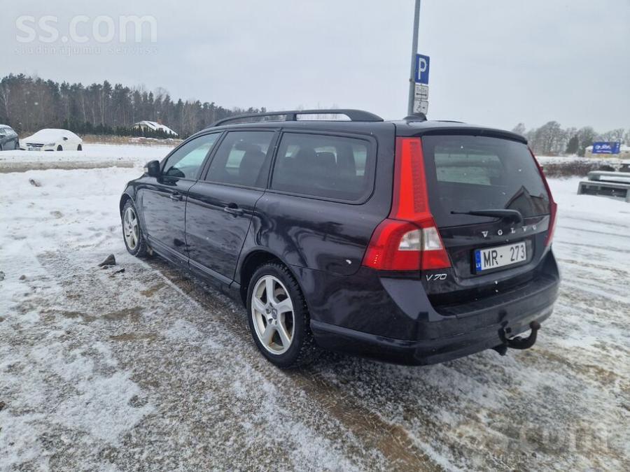 Black Volvo V70 2008 in Cesis, with an engine capacity of 2.40 L and mileage of 280 thousand km for 3950 €, photo 1 on AUTOMOTO.COM.LV