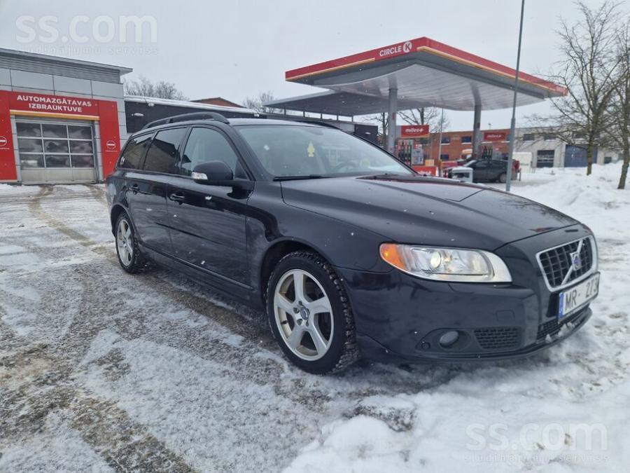 Black Volvo V70 2008 in Cesis, with an engine capacity of 2.40 L and mileage of 280 thousand km for 3950 €, photo 3 on AUTOMOTO.COM.LV