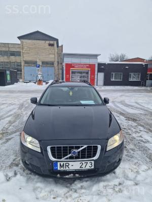 Black Volvo V70 2008 in Cesis, with an engine capacity of 2.40 L and mileage of 280 thousand km for 3950 €, photo 4 on AUTOMOTO.COM.LV