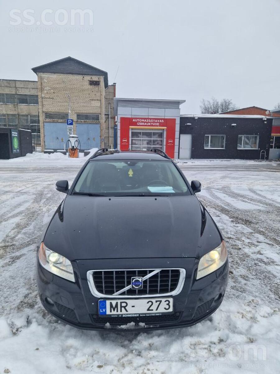 Black Volvo V70 2008 in Cesis, with an engine capacity of 2.40 L and mileage of 280 thousand km for 3950 €, photo 4 on AUTOMOTO.COM.LV