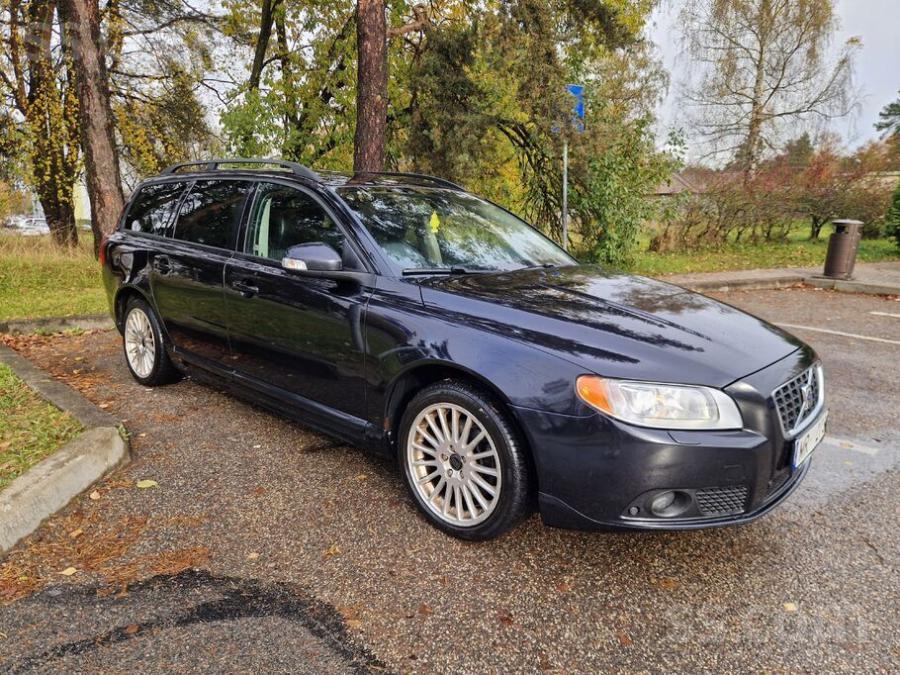 Black Volvo V70 2008 in Cesis, with an engine capacity of 2.40 L and mileage of 280 thousand km for 3950 €, photo 5 on AUTOMOTO.COM.LV