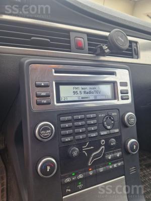 Black Volvo V70 2008 in Cesis, with an engine capacity of 2.40 L and mileage of 280 thousand km for 3950 €, photo 6 on AUTOMOTO.COM.LV