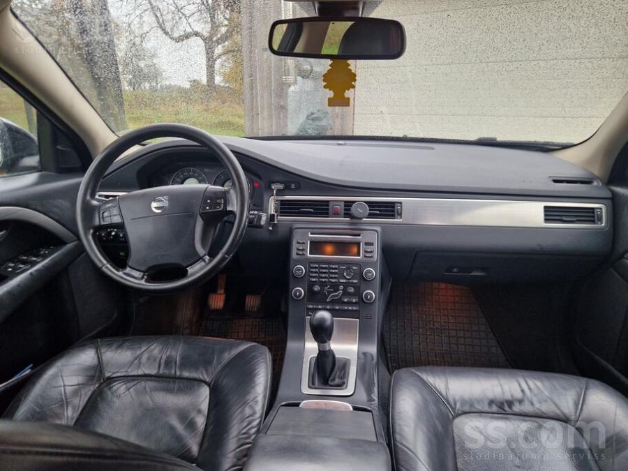 Black Volvo V70 2008 in Cesis, with an engine capacity of 2.40 L and mileage of 280 thousand km for 3950 €, photo 11 on AUTOMOTO.COM.LV