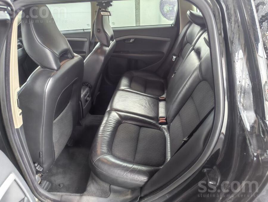 Melns Volvo V70 2008 Rīga, ar dzinēja tilpumu 2.00 L un nobraukumu 246 tūkst. km par 2500 €, foto 9 vietnē AUTOMOTO.COM.LV