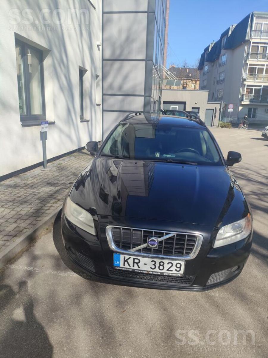 Melns Volvo V70 2008 Daugavpils, ar dzinēja tilpumu 2.40 L un nobraukumu 360 tūkst. km par 4000 €, foto 1 vietnē AUTOMOTO.COM.LV