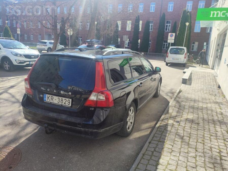 Melns Volvo V70 2008 Daugavpils, ar dzinēja tilpumu 2.40 L un nobraukumu 360 tūkst. km par 4000 €, foto 6 vietnē AUTOMOTO.COM.LV