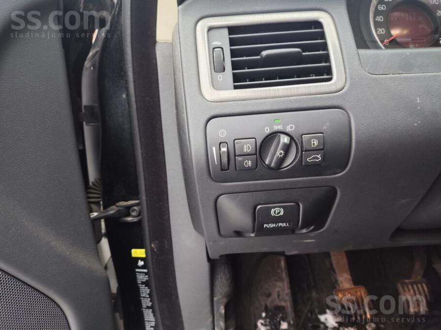 Melns Volvo V70 2008 Daugavpils, ar dzinēja tilpumu 2.40 L un nobraukumu 360 tūkst. km par 4000 €, foto 11 vietnē AUTOMOTO.COM.LV