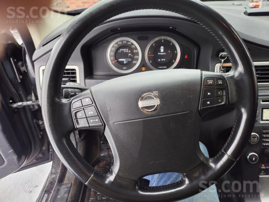 Melns Volvo V70 2008 Daugavpils, ar dzinēja tilpumu 2.40 L un nobraukumu 360 tūkst. km par 4000 €, foto 13 vietnē AUTOMOTO.COM.LV