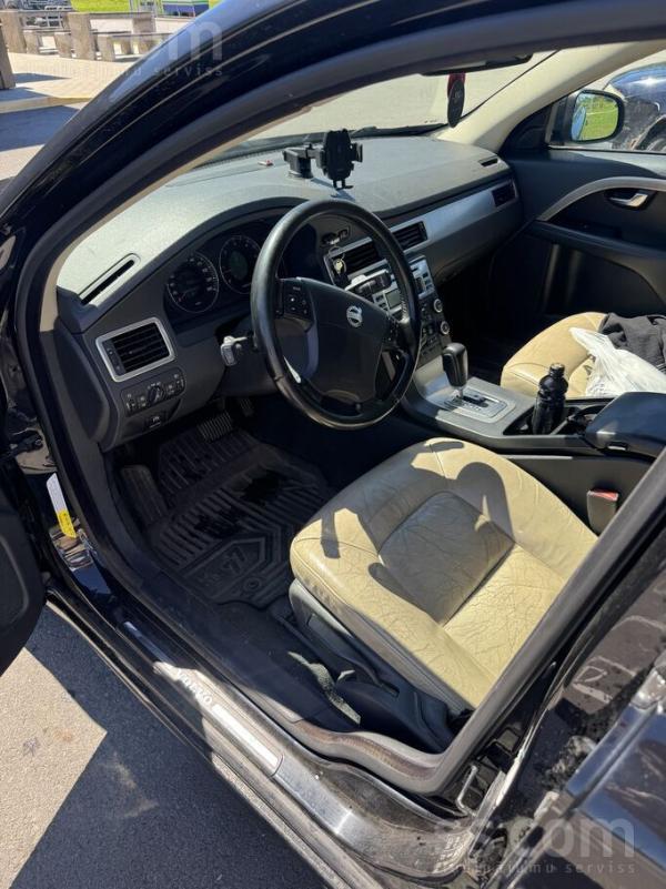 Melns Volvo V70 2008 Bauska, ar dzinēja tilpumu 2.40 L un nobraukumu 251 tūkst. km par 3500 €, foto 7 vietnē AUTOMOTO.COM.LV
