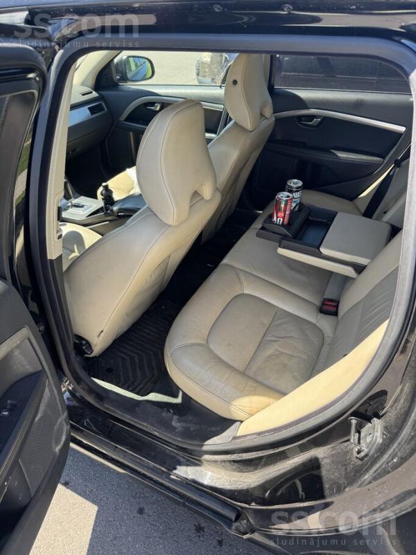 Melns Volvo V70 2008 Bauska, ar dzinēja tilpumu 2.40 L un nobraukumu 251 tūkst. km par 3500 €, foto 8 vietnē AUTOMOTO.COM.LV