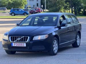 Melns Volvo V70 2008 Viļņa, ar dzinēja tilpumu 3.20 L un nobraukumu 300 tūkst. km par 2500 €, foto  vietnē AUTOMOTO.COM.LV