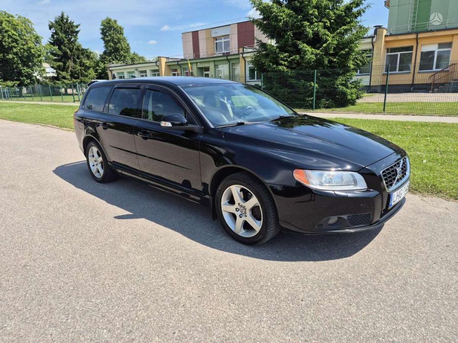 Black Volvo V70 2008 in Kaisiadorys, with an engine capacity of 2.40 L and mileage of 314 thousand km for 3600 €, photo 4 on AUTOMOTO.COM.LV