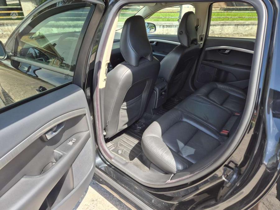 Black Volvo V70 2008 in Kaisiadorys, with an engine capacity of 2.40 L and mileage of 314 thousand km for 3600 €, photo 9 on AUTOMOTO.COM.LV
