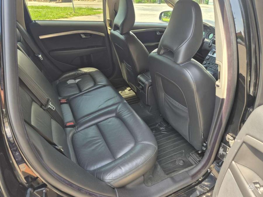 Black Volvo V70 2008 in Kaisiadorys, with an engine capacity of 2.40 L and mileage of 314 thousand km for 3600 €, photo 13 on AUTOMOTO.COM.LV