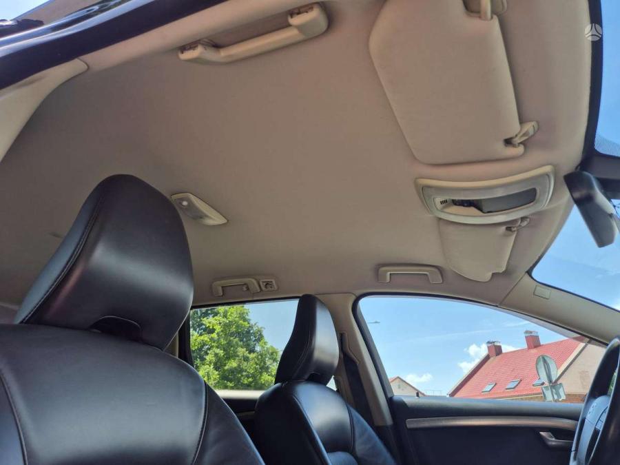 Black Volvo V70 2008 in Kaisiadorys, with an engine capacity of 2.40 L and mileage of 314 thousand km for 3600 €, photo 15 on AUTOMOTO.COM.LV