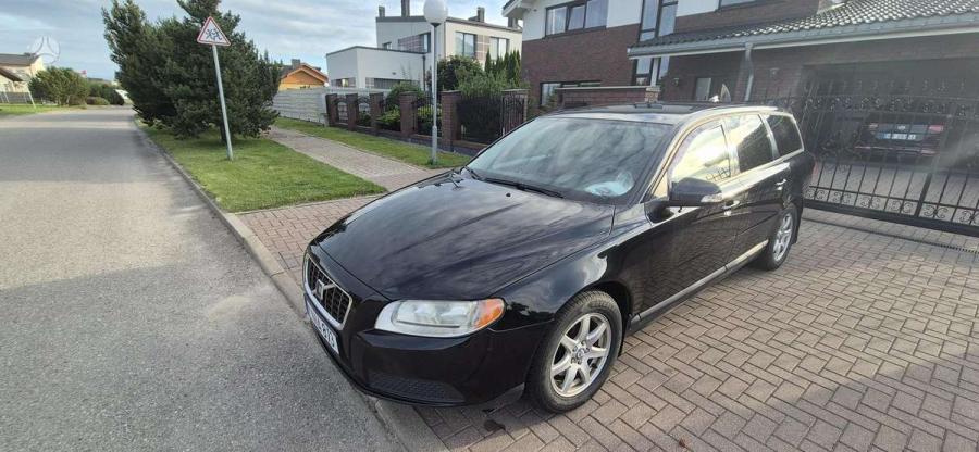 Black Volvo V70 2008 in Kaunas, with an engine capacity of 2.00 L and mileage of 401 thousand km for 2700 €, photo 1 on AUTOMOTO.COM.LV