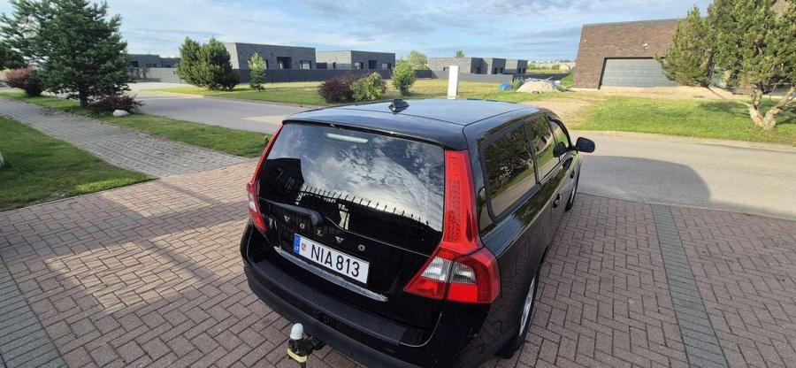 Black Volvo V70 2008 in Kaunas, with an engine capacity of 2.00 L and mileage of 401 thousand km for 2700 €, photo 6 on AUTOMOTO.COM.LV