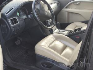 Black Volvo V70 2008 in Tukums, with an engine capacity of 2.40 L and mileage of 315 thousand km for 5800 €, photo 6 on AUTOMOTO.COM.LV