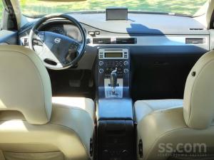Black Volvo V70 2008 in Tukums, with an engine capacity of 2.40 L and mileage of 315 thousand km for 5800 €, photo 13 on AUTOMOTO.COM.LV