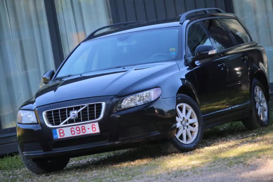 Black Volvo V70 2008 in Riga, with an engine capacity of 2.00 L and mileage of 344 thousand km for 2790 €, photo 1 on AUTOMOTO.COM.LV