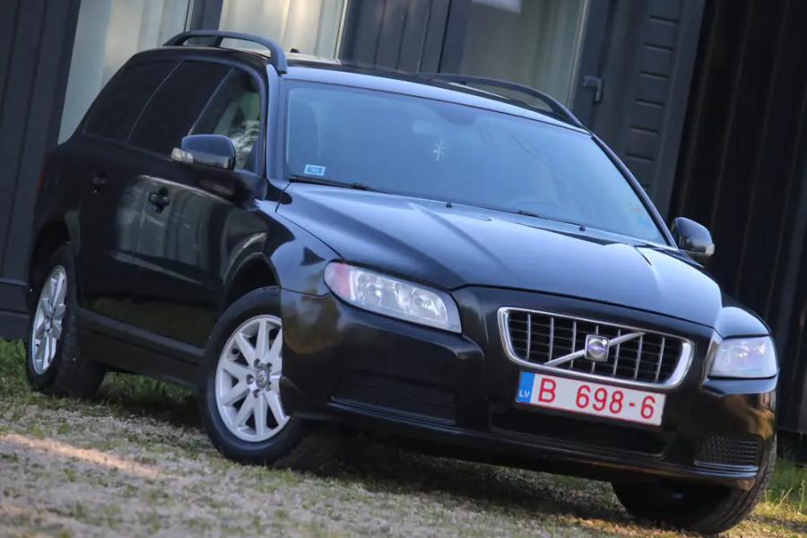 Black Volvo V70 2008 in Riga, with an engine capacity of 2.00 L and mileage of 344 thousand km for 2790 €, photo 3 on AUTOMOTO.COM.LV