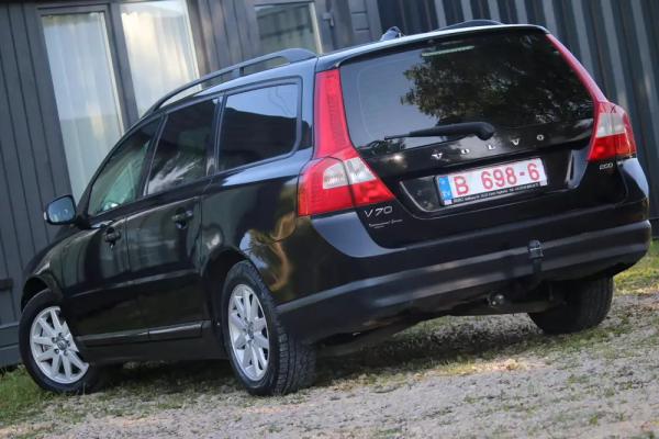 Black Volvo V70 2008 in Riga, with an engine capacity of 2.00 L and mileage of 344 thousand km for 2790 €, photo 3 on AUTOMOTO.COM.LV