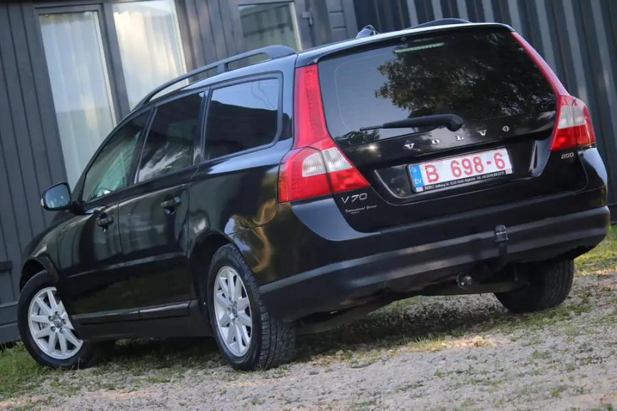 Black Volvo V70 2008 in Riga, with an engine capacity of 2.00 L and mileage of 344 thousand km for 2790 €, photo 4 on AUTOMOTO.COM.LV