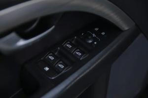 Black Volvo V70 2008 in Riga, with an engine capacity of 2.00 L and mileage of 344 thousand km for 2790 €, photo 9 on AUTOMOTO.COM.LV