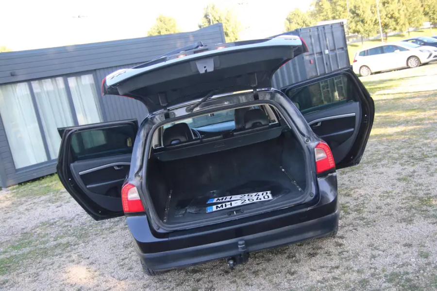 Black Volvo V70 2008 in Riga, with an engine capacity of 2.00 L and mileage of 344 thousand km for 2790 €, photo 16 on AUTOMOTO.COM.LV