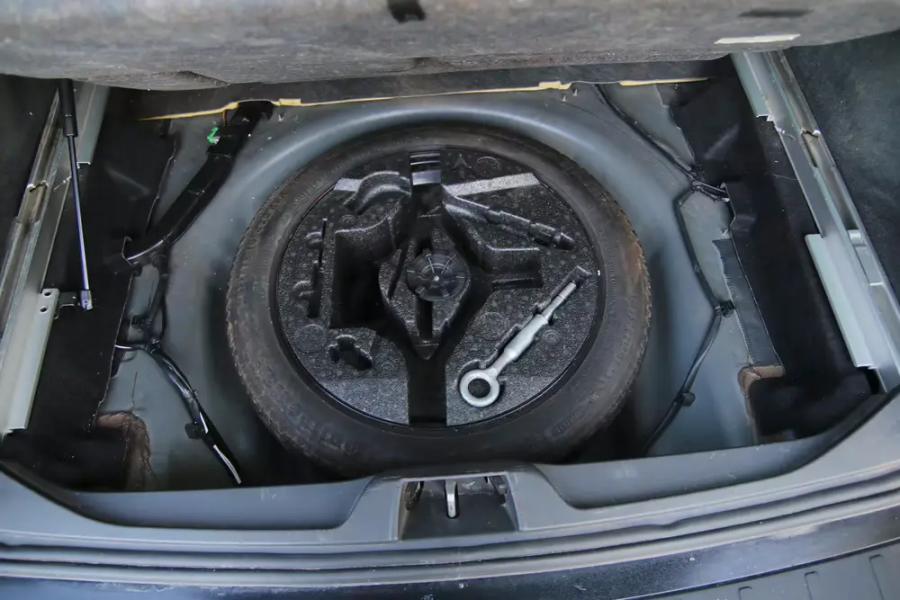 Black Volvo V70 2008 in Riga, with an engine capacity of 2.00 L and mileage of 344 thousand km for 2790 €, photo 17 on AUTOMOTO.COM.LV