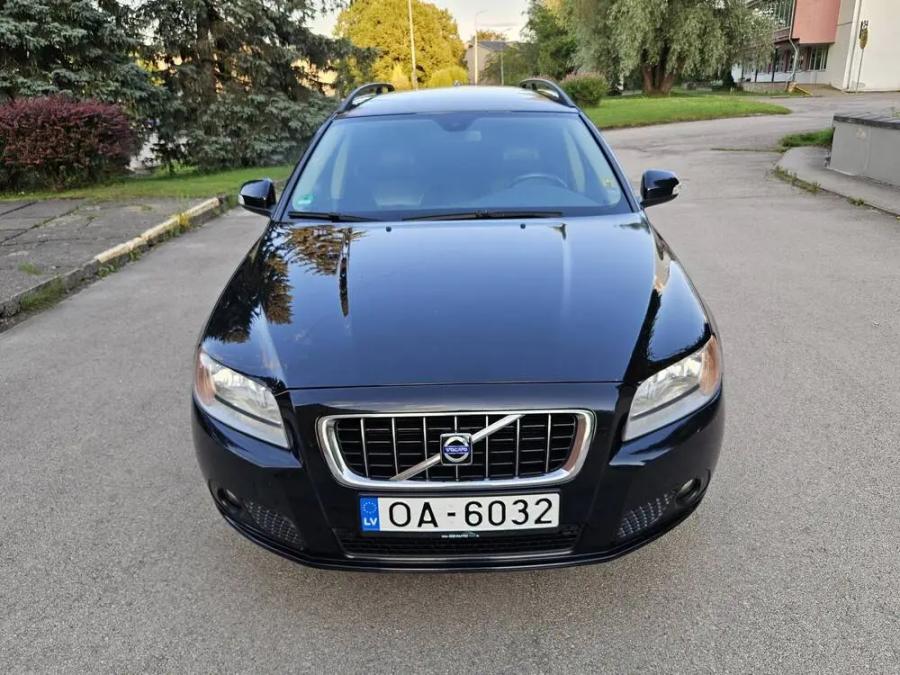 Black Volvo V70 2008 in Jekabpils, with an engine capacity of 2.00 L and mileage of 266 thousand km for 4890 €, photo 3 on AUTOMOTO.COM.LV