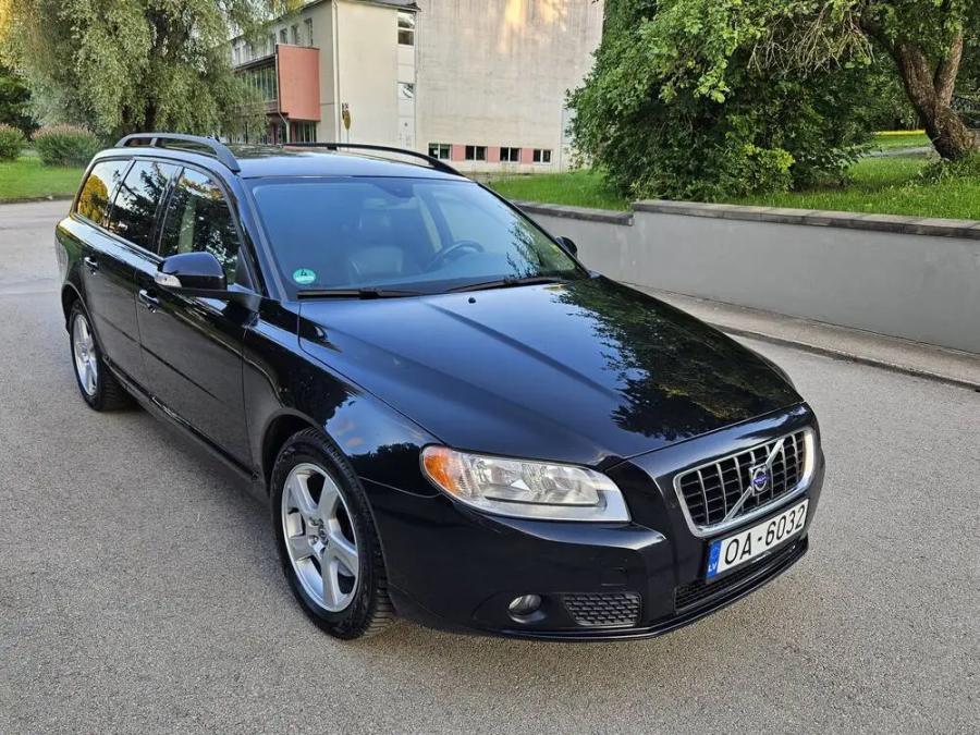 Black Volvo V70 2008 in Jekabpils, with an engine capacity of 2.00 L and mileage of 266 thousand km for 4890 €, photo 4 on AUTOMOTO.COM.LV