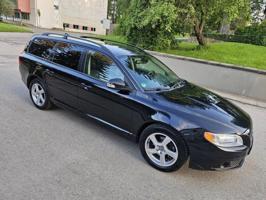 Black Volvo V70 2008 in Jekabpils, with an engine capacity of 2.00 L and mileage of 266 thousand km for 4890 €, photo 5 on AUTOMOTO.COM.LV