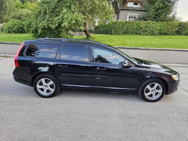 Black Volvo V70 2008 in Jekabpils, with an engine capacity of 2.00 L and mileage of 266 thousand km for 4890 €, photo 5 on AUTOMOTO.COM.LV