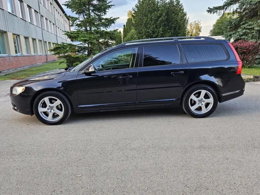 Black Volvo V70 2008 in Jekabpils, with an engine capacity of 2.00 L and mileage of 266 thousand km for 4890 €, photo 10 on AUTOMOTO.COM.LV